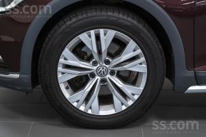 Violet Volkswagen Passat Alltrack 2016 in Riga, with an engine capacity of 2.00 L and mileage of 136 thousand km for 16500 €, photo 13 on AUTOMOTO.COM.LV
