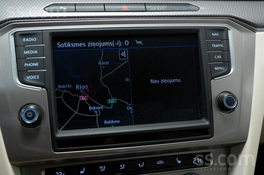 Violet Volkswagen Passat Alltrack 2016 in Riga, with an engine capacity of 2.00 L and mileage of 136 thousand km for 16500 €, photo 29 on AUTOMOTO.COM.LV
