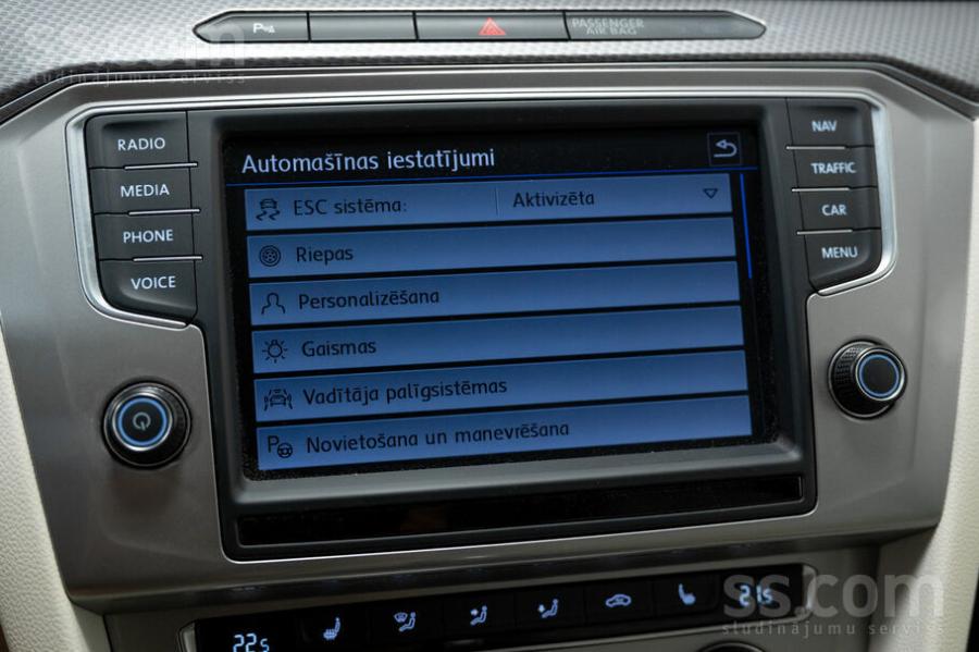 Violet Volkswagen Passat Alltrack 2016 in Riga, with an engine capacity of 2.00 L and mileage of 136 thousand km for 16500 €, photo 32 on AUTOMOTO.COM.LV