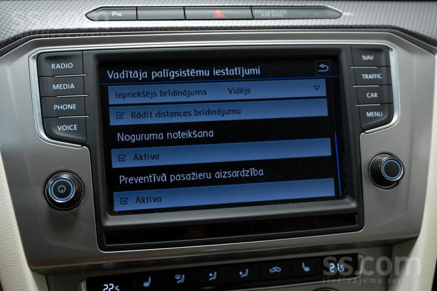 Violet Volkswagen Passat Alltrack 2016 in Riga, with an engine capacity of 2.00 L and mileage of 136 thousand km for 16500 €, photo 34 on AUTOMOTO.COM.LV
