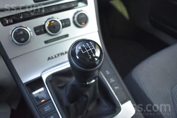 Balts Volkswagen Passat Alltrack 2012 Kuldīga, ar dzinēja tilpumu 2.00 L un nobraukumu 0 tūkst. km par 6990 €, foto 9 vietnē AUTOMOTO.COM.LV