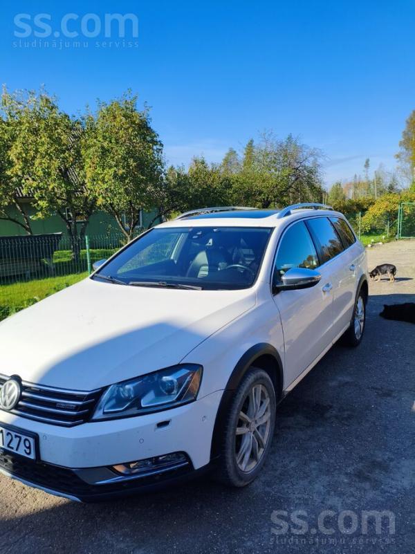White Volkswagen Passat Alltrack 2012 in Cesis, with an engine capacity of 2.00 L and mileage of 324 thousand km for 7200 €, photo 5 on AUTOMOTO.COM.LV