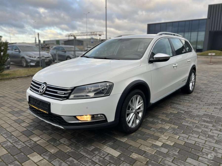 White Volkswagen Passat Alltrack 2013 in Siauliai, with an engine capacity of 1.97 L and mileage of 279 thousand km for 7250 €, photo 1 on AUTOMOTO.COM.LV