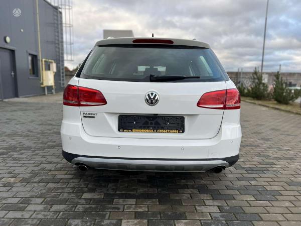 White Volkswagen Passat Alltrack 2013 in Siauliai, with an engine capacity of 1.97 L and mileage of 279 thousand km for 7250 €, photo 6 on AUTOMOTO.COM.LV