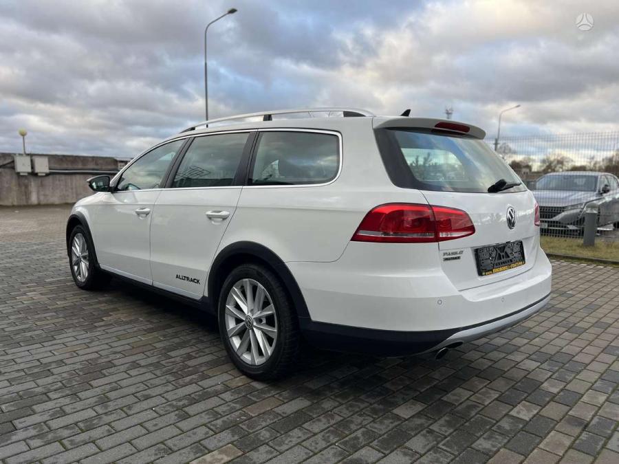 White Volkswagen Passat Alltrack 2013 in Siauliai, with an engine capacity of 1.97 L and mileage of 279 thousand km for 7250 €, photo 8 on AUTOMOTO.COM.LV