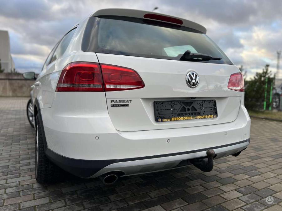 White Volkswagen Passat Alltrack 2013 in Siauliai, with an engine capacity of 1.97 L and mileage of 279 thousand km for 7250 €, photo 9 on AUTOMOTO.COM.LV