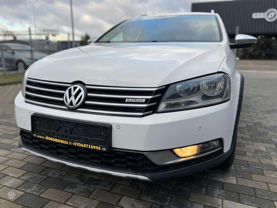 White Volkswagen Passat Alltrack 2013 in Siauliai, with an engine capacity of 1.97 L and mileage of 279 thousand km for 7250 €, photo 11 on AUTOMOTO.COM.LV