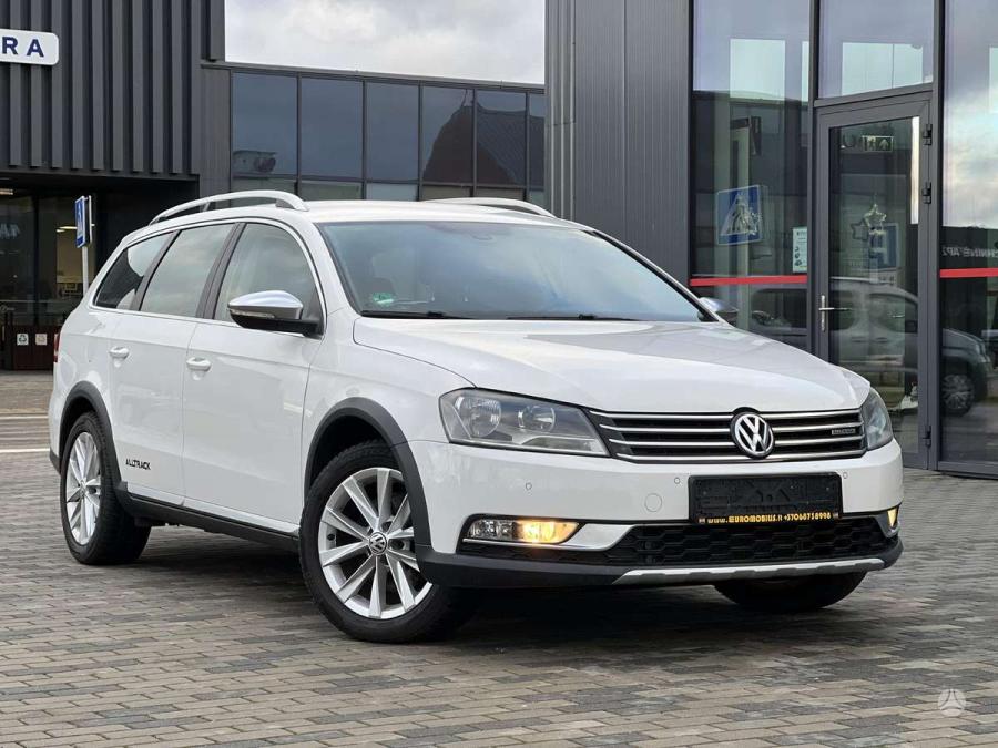 White Volkswagen Passat Alltrack 2013 in Siauliai, with an engine capacity of 1.97 L and mileage of 279 thousand km for 7250 €, photo 12 on AUTOMOTO.COM.LV
