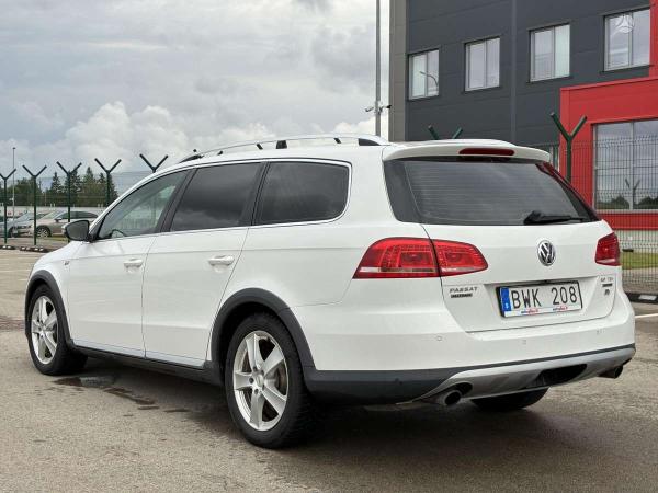 White Volkswagen Passat Alltrack 2013 in Telschi, with an engine capacity of 1.97 L and mileage of 289 thousand km for 7450 €, photo 8 on AUTOMOTO.COM.LV