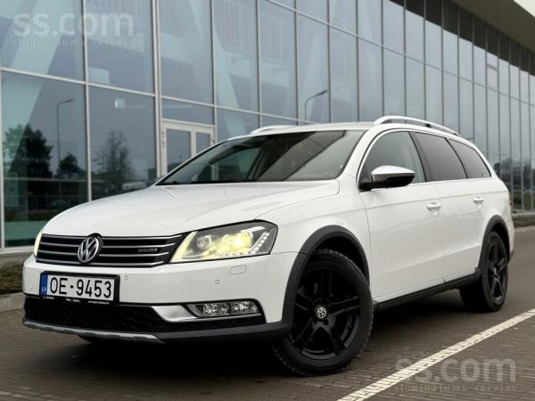 White Volkswagen Passat Alltrack 2014 in Rezekne, with an engine capacity of 2.00 L and mileage of 218 thousand km for 8490 €, photo 2 on AUTOMOTO.COM.LV