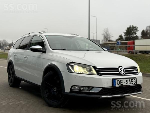 White Volkswagen Passat Alltrack 2014 in Rezekne, with an engine capacity of 2.00 L and mileage of 218 thousand km for 8490 €, photo 3 on AUTOMOTO.COM.LV