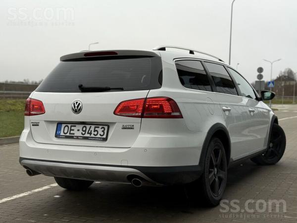 White Volkswagen Passat Alltrack 2014 in Rezekne, with an engine capacity of 2.00 L and mileage of 218 thousand km for 8490 €, photo 5 on AUTOMOTO.COM.LV