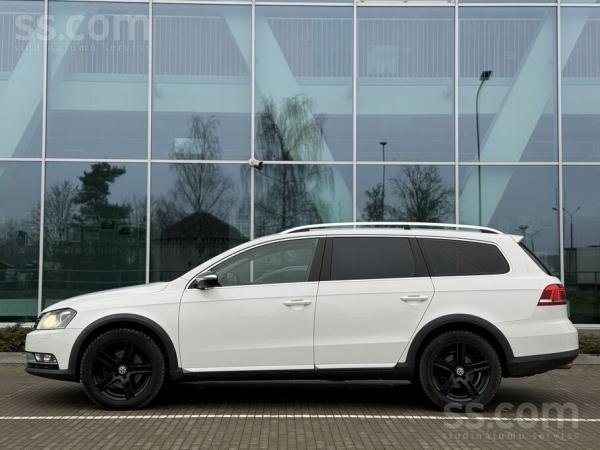 White Volkswagen Passat Alltrack 2014 in Rezekne, with an engine capacity of 2.00 L and mileage of 218 thousand km for 8490 €, photo 6 on AUTOMOTO.COM.LV
