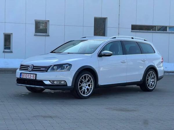 White Volkswagen Passat Alltrack 2014 in Rezekne, with an engine capacity of 2.00 L and mileage of 325 thousand km for 7990 €, photo 2 on AUTOMOTO.COM.LV