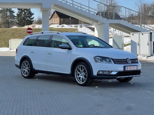 White Volkswagen Passat Alltrack 2014 in Rezekne, with an engine capacity of 2.00 L and mileage of 325 thousand km for 7990 €, photo 3 on AUTOMOTO.COM.LV