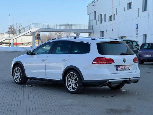 White Volkswagen Passat Alltrack 2014 in Rezekne, with an engine capacity of 2.00 L and mileage of 325 thousand km for 7990 €, photo 8 on AUTOMOTO.COM.LV