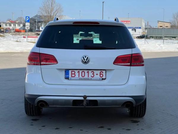 White Volkswagen Passat Alltrack 2014 in Rezekne, with an engine capacity of 2.00 L and mileage of 325 thousand km for 7990 €, photo 9 on AUTOMOTO.COM.LV