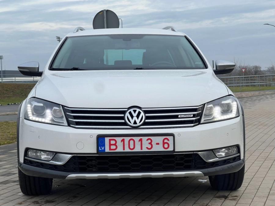 Balts Volkswagen Passat Alltrack 2014 Rīga, ar dzinēja tilpumu 2.00 L un nobraukumu 325 tūkst. km par 8790 €, foto 1 vietnē AUTOMOTO.COM.LV