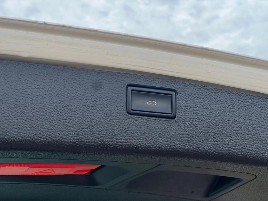 Balts Volkswagen Passat Alltrack 2014 Rīga, ar dzinēja tilpumu 2.00 L un nobraukumu 325 tūkst. km par 8790 €, foto 4 vietnē AUTOMOTO.COM.LV