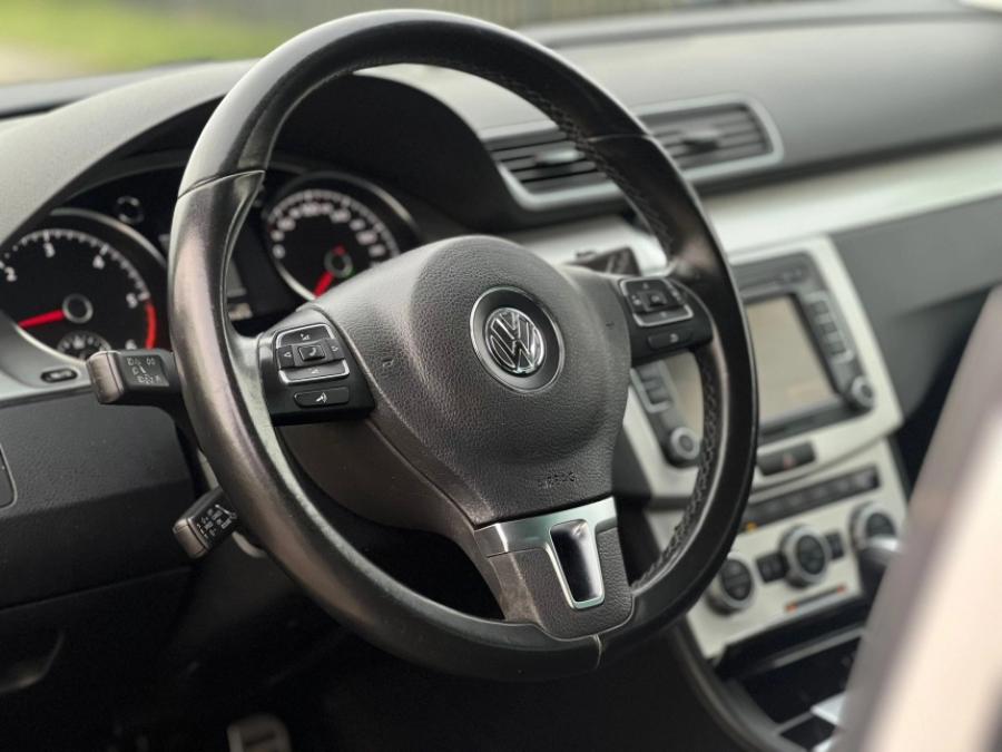 Balts Volkswagen Passat Alltrack 2014 Rīga, ar dzinēja tilpumu 2.00 L un nobraukumu 325 tūkst. km par 8790 €, foto 11 vietnē AUTOMOTO.COM.LV