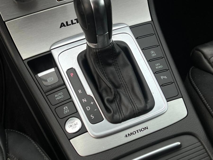 Balts Volkswagen Passat Alltrack 2014 Rīga, ar dzinēja tilpumu 2.00 L un nobraukumu 325 tūkst. km par 8790 €, foto 21 vietnē AUTOMOTO.COM.LV