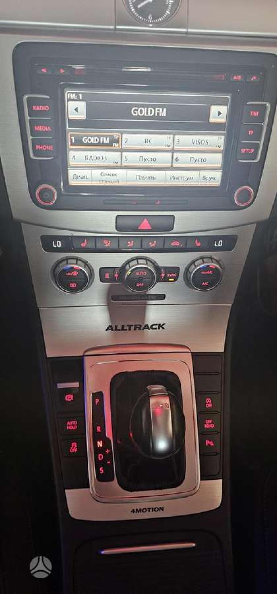 Balts Volkswagen Passat Alltrack 2014 Ukmergė, ar dzinēja tilpumu 2.00 L un nobraukumu 262 tūkst. km par 8200 €, foto 12 vietnē AUTOMOTO.COM.LV