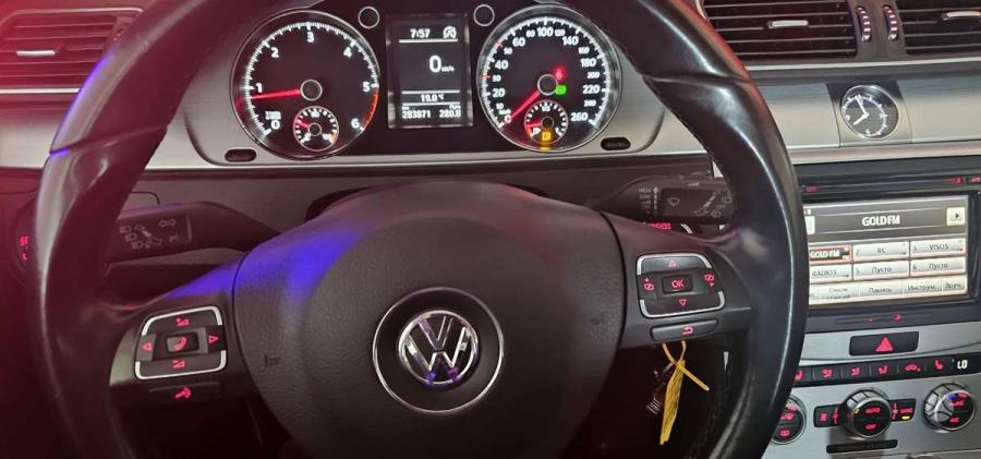 White Volkswagen Passat Alltrack 2014 in Ukmerge, with an engine capacity of 2.00 L and mileage of 262 thousand km for 8100 €, photo 6 on AUTOMOTO.COM.LV