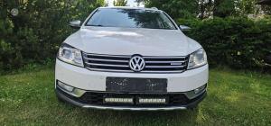 White Volkswagen Passat Alltrack 2014 in Ukmerge, with an engine capacity of 2.00 L and mileage of 262 thousand km for 8100 €, photo 8 on AUTOMOTO.COM.LV