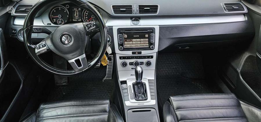 White Volkswagen Passat Alltrack 2014 in Ukmerge, with an engine capacity of 2.00 L and mileage of 262 thousand km for 8100 €, photo 15 on AUTOMOTO.COM.LV