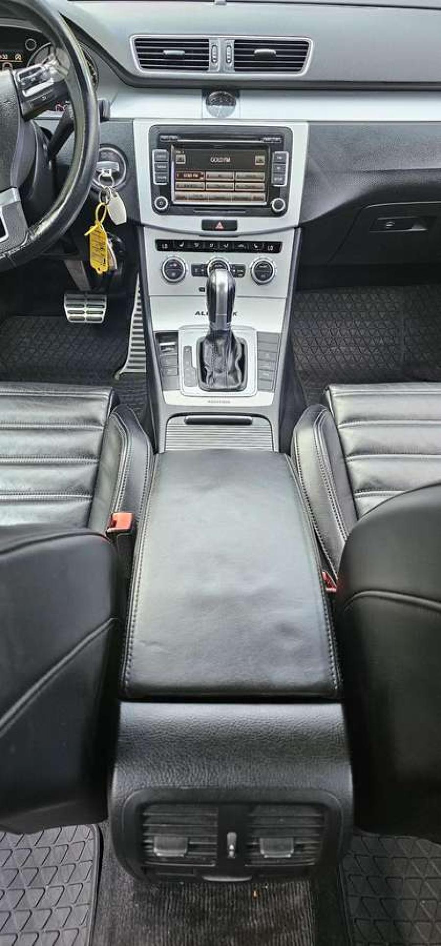 White Volkswagen Passat Alltrack 2014 in Ukmerge, with an engine capacity of 2.00 L and mileage of 262 thousand km for 8100 €, photo 16 on AUTOMOTO.COM.LV