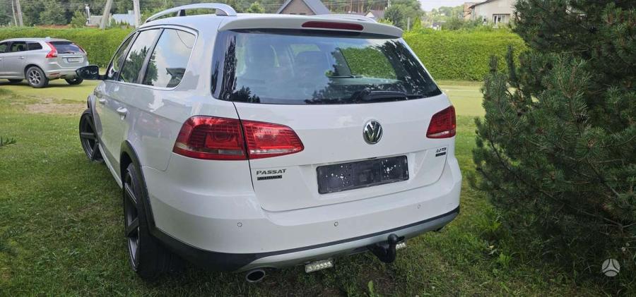Balts Volkswagen Passat Alltrack 2014 Ukmergė, ar dzinēja tilpumu 2.00 L un nobraukumu 262 tūkst. km par 8100 €, foto 9 vietnē AUTOMOTO.COM.LV