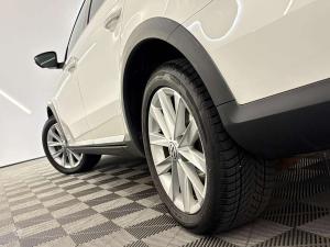 White Volkswagen Passat Alltrack 2014 in Marijampole, with an engine capacity of 1.97 L and mileage of 263 thousand km for 7450 €, photo 21 on AUTOMOTO.COM.LV