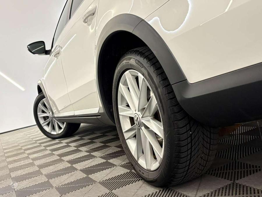 White Volkswagen Passat Alltrack 2014 in Marijampole, with an engine capacity of 1.97 L and mileage of 263 thousand km for 7450 €, photo 21 on AUTOMOTO.COM.LV