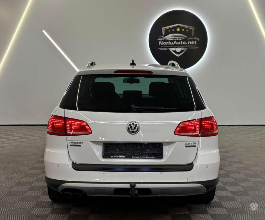 White Volkswagen Passat Alltrack 2014 in Marijampole, with an engine capacity of 1.97 L and mileage of 263 thousand km for 7450 €, photo 29 on AUTOMOTO.COM.LV