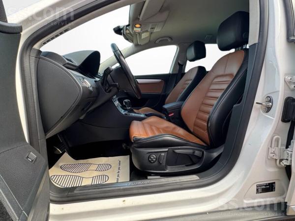 Volkswagen Passat Alltrack 2014 in Riga on AUTOMOTO.COM.LV White Volkswagen Passat Alltrack 2014 in Riga, with an engine capacity of 2.00 L and mileage of 234 thousand km for 7000 €, photo 10 on AUTOMOTO.COM.LV