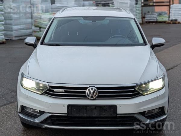 White Volkswagen Passat Alltrack 2015 in Jurmala, with an engine capacity of 2.00 L and mileage of 0 thousand km for 10550 €, photo 5 on AUTOMOTO.COM.LV