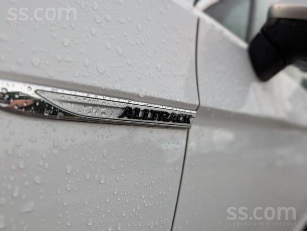 White Volkswagen Passat Alltrack 2015 in Jurmala, with an engine capacity of 2.00 L and mileage of 0 thousand km for 10550 €, photo 7 on AUTOMOTO.COM.LV
