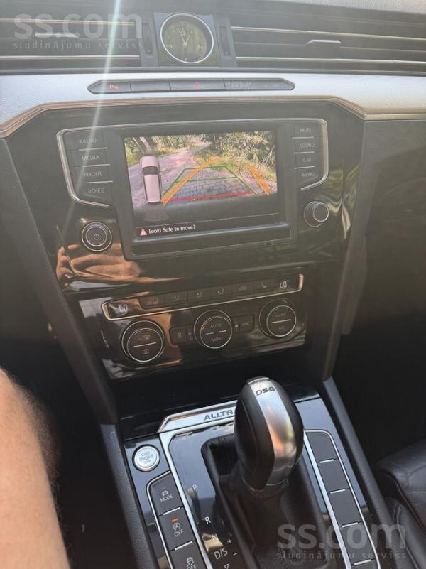 White Volkswagen Passat Alltrack 2015 in Riga, with an engine capacity of 2.00 L and mileage of 292 thousand km for 8450 €, photo 5 on AUTOMOTO.COM.LV