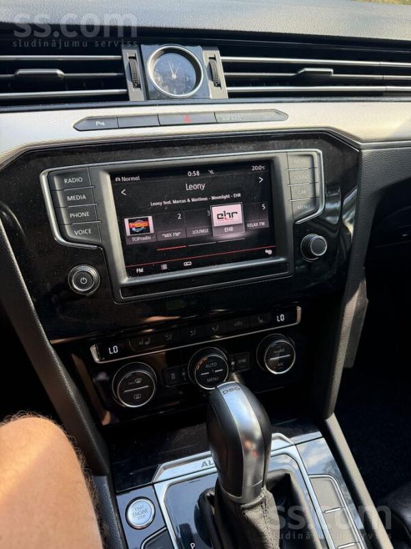 White Volkswagen Passat Alltrack 2015 in Riga, with an engine capacity of 2.00 L and mileage of 292 thousand km for 8450 €, photo 6 on AUTOMOTO.COM.LV