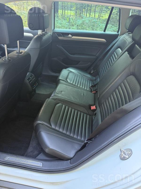 White Volkswagen Passat Alltrack 2015 in Riga, with an engine capacity of 2.00 L and mileage of 292 thousand km for 8450 €, photo 8 on AUTOMOTO.COM.LV