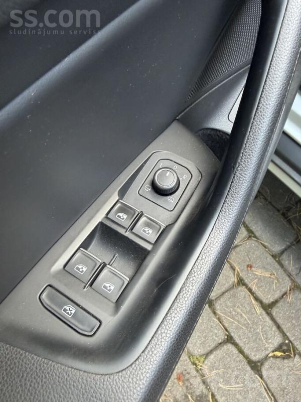White Volkswagen Passat Alltrack 2015 in Riga, with an engine capacity of 2.00 L and mileage of 292 thousand km for 8450 €, photo 10 on AUTOMOTO.COM.LV