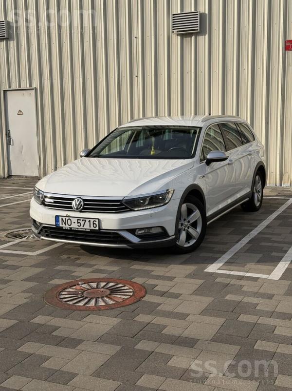 Volkswagen Passat Alltrack 2015 in Riga on AUTOMOTO.COM.LV White Volkswagen Passat Alltrack 2015 in Riga, with an engine capacity of 2.00 L and mileage of 292 thousand km for 8999 €, photo 1 on AUTOMOTO.COM.LV
