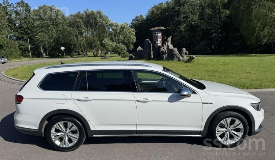 White Volkswagen Passat Alltrack 2016 in Riga, with an engine capacity of 2.00 L and mileage of 0 thousand km for 12999 €, photo 1 on AUTOMOTO.COM.LV