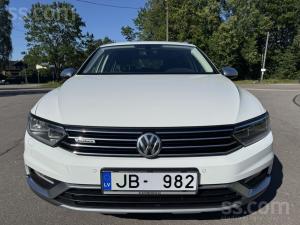 White Volkswagen Passat Alltrack 2016 in Riga, with an engine capacity of 2.00 L and mileage of 0 thousand km for 12999 €, photo 2 on AUTOMOTO.COM.LV