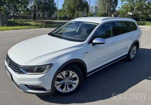 White Volkswagen Passat Alltrack 2016 in Riga, with an engine capacity of 2.00 L and mileage of 0 thousand km for 12999 €, photo 3 on AUTOMOTO.COM.LV