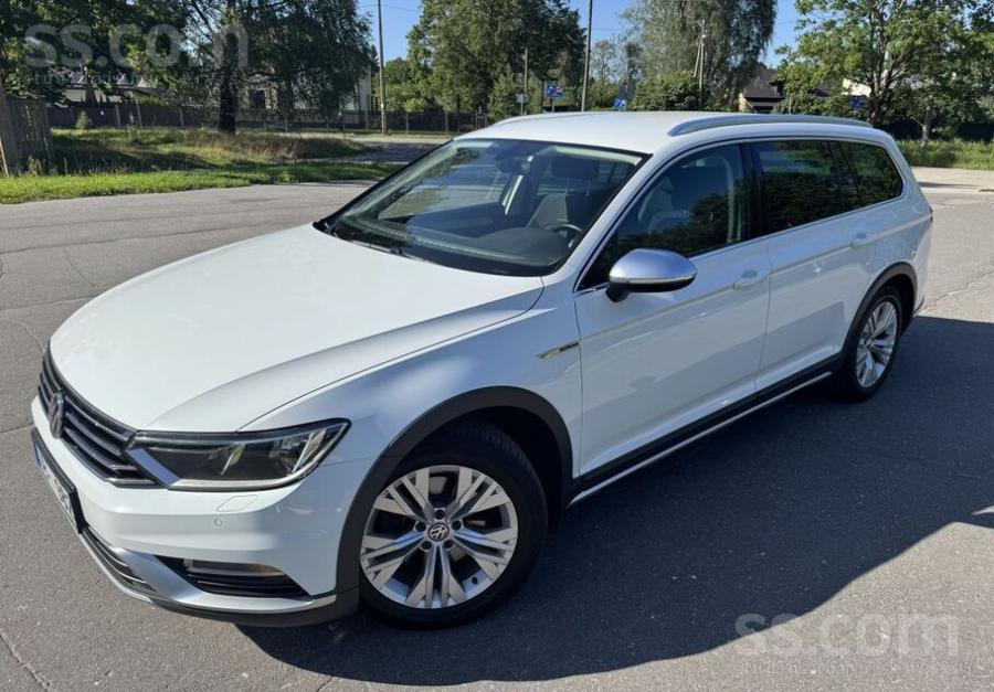White Volkswagen Passat Alltrack 2016 in Riga, with an engine capacity of 2.00 L and mileage of 0 thousand km for 12999 €, photo 3 on AUTOMOTO.COM.LV