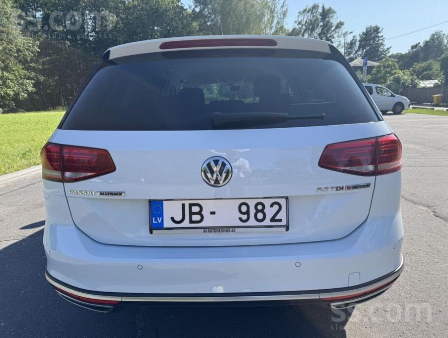White Volkswagen Passat Alltrack 2016 in Riga, with an engine capacity of 2.00 L and mileage of 0 thousand km for 12999 €, photo 5 on AUTOMOTO.COM.LV