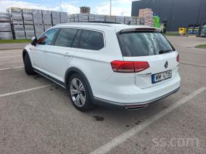 White Volkswagen Passat Alltrack 2016 in Riga, with an engine capacity of 2.00 L and mileage of 0 thousand km for 14495 €, photo 3 on AUTOMOTO.COM.LV