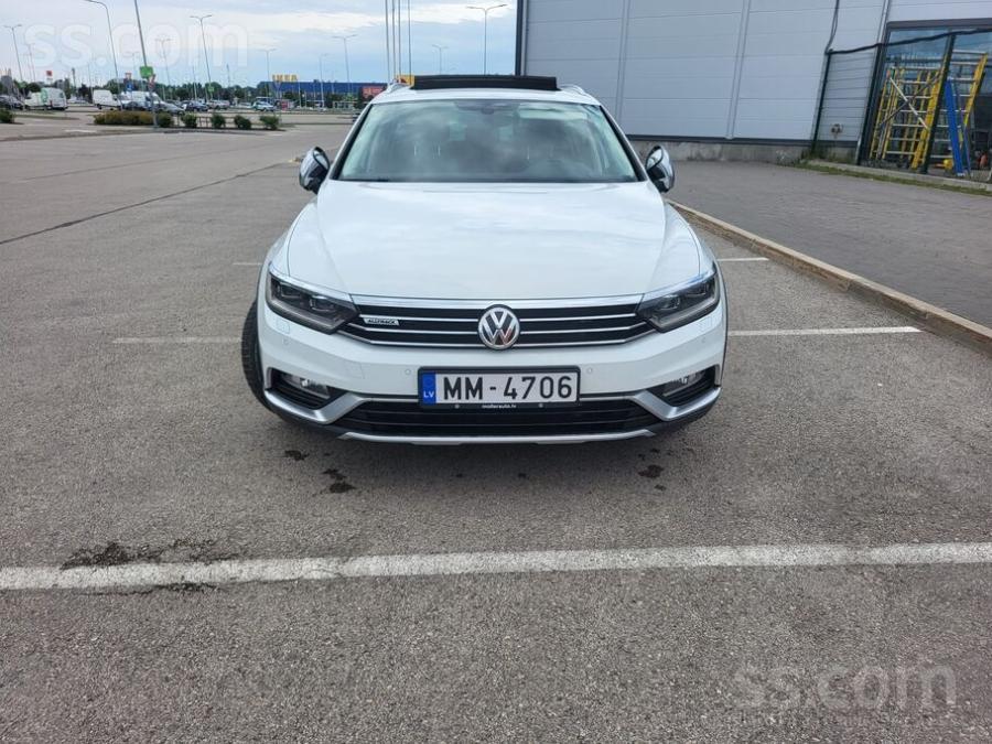 White Volkswagen Passat Alltrack 2016 in Riga, with an engine capacity of 2.00 L and mileage of 0 thousand km for 14495 €, photo 4 on AUTOMOTO.COM.LV
