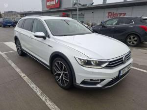 White Volkswagen Passat Alltrack 2016 in Vilnius, with an engine capacity of 2.00 L and mileage of 271 thousand km for 10800 €, photo 3 on AUTOMOTO.COM.LV